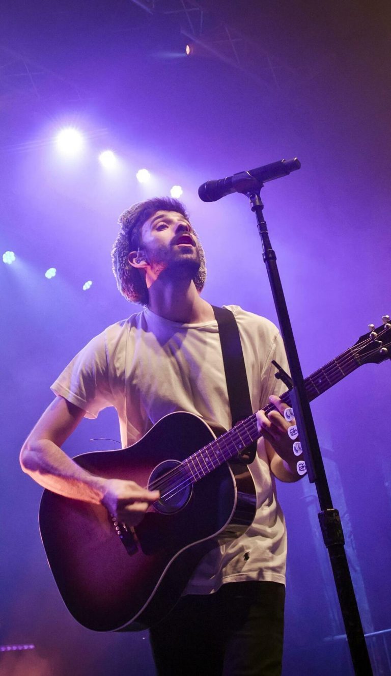 4K BoyWithUke Wallpaper | WhatsPaper